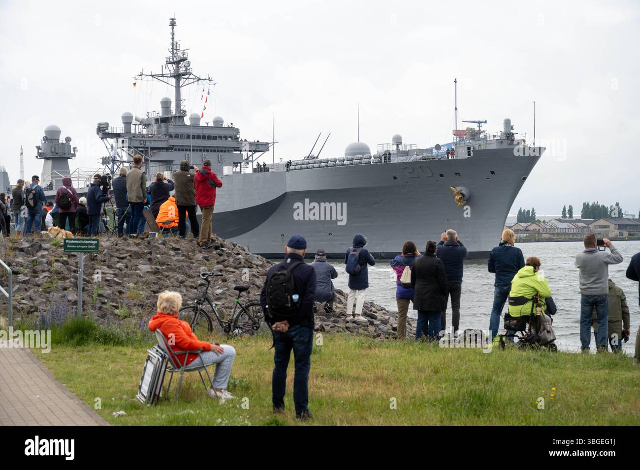 05 June 2025, Mecklenburg-Western Pomerania, Rostock-Warnemünde: The US ...