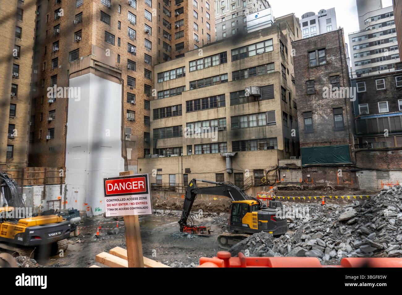 Danger and control access zone signage at a Manhattan construction site ...