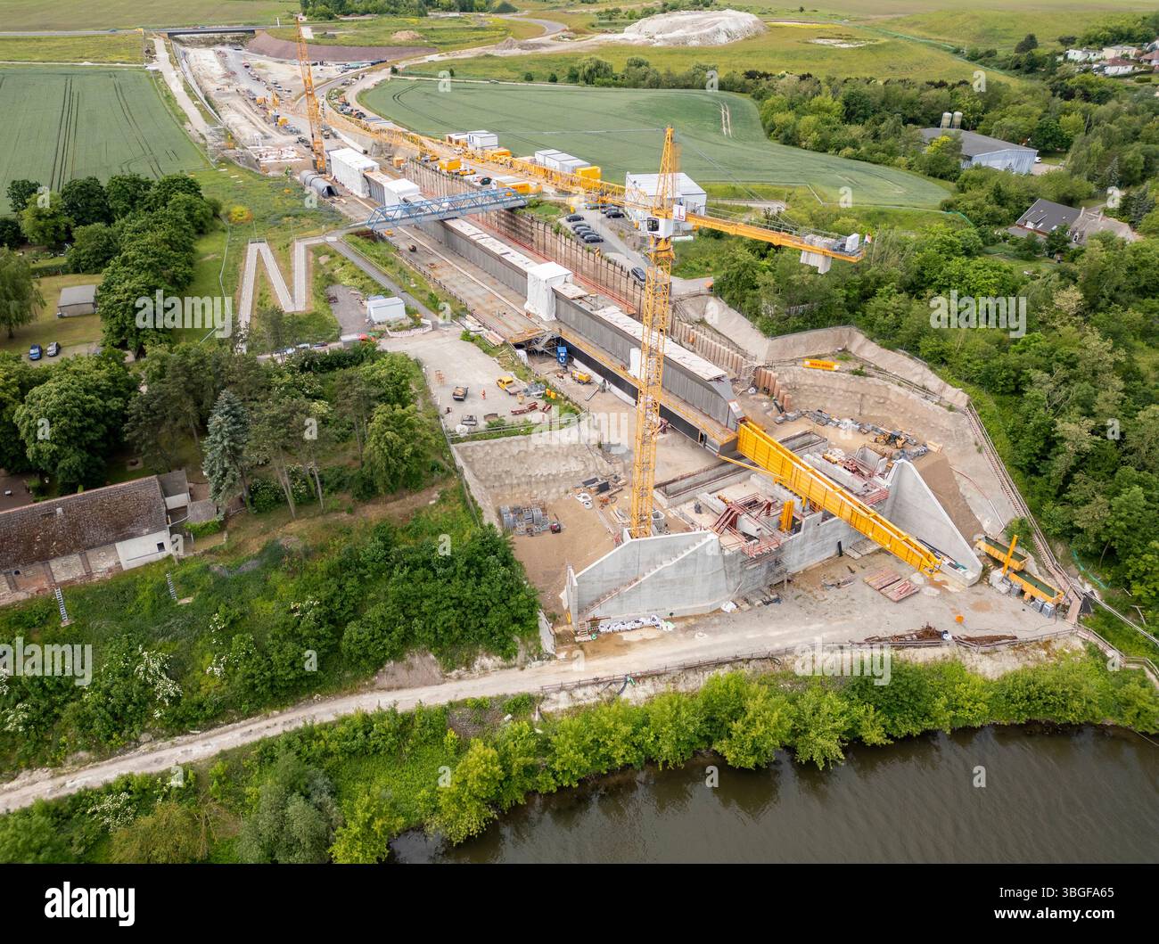 05 June 2025, Saxony-Anhalt, Salzmünde: View of the construction site ...
