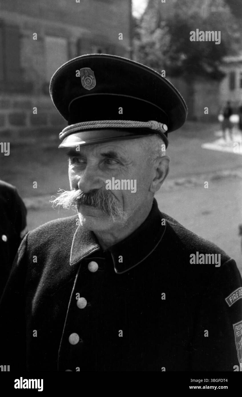 Traditionsuniform hi-res stock photography and images - Alamy