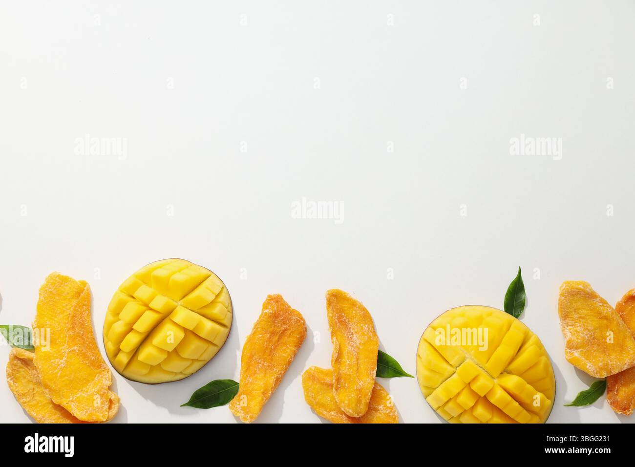 Dried mango chips with fresh sliced mango Stock Photo - Alamy