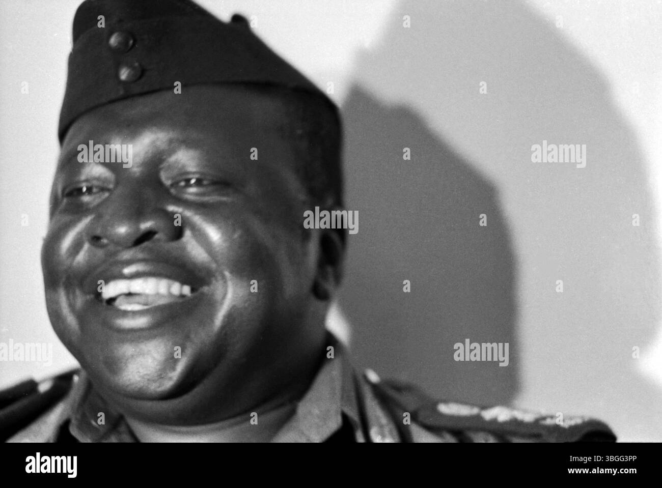 Idi Amin Dada, Diktator von Uganda, bei einer Pressekonferenz im Juli 1975 in Kampala; in ...