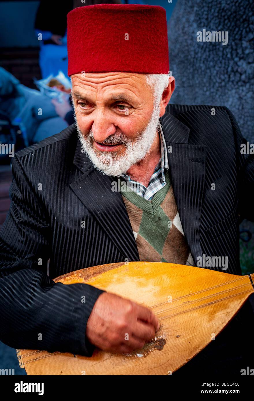 People watching street musician in hi-res stock photography and images ...