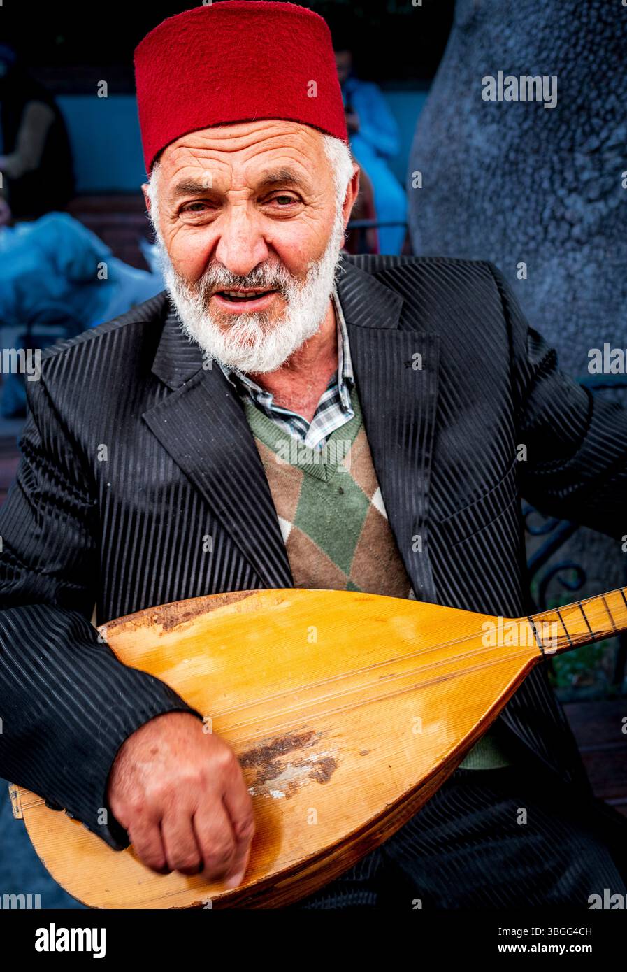 People watching street musician in hi-res stock photography and images ...