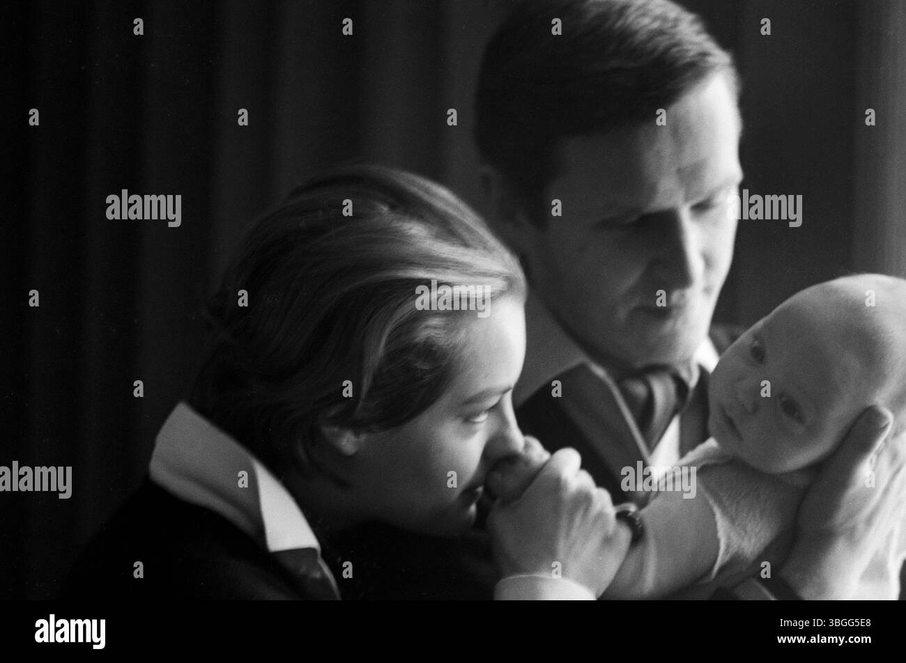 Westberlin, Februar 1967: Schauspielerin Romy Schneider mit Ehemann ...