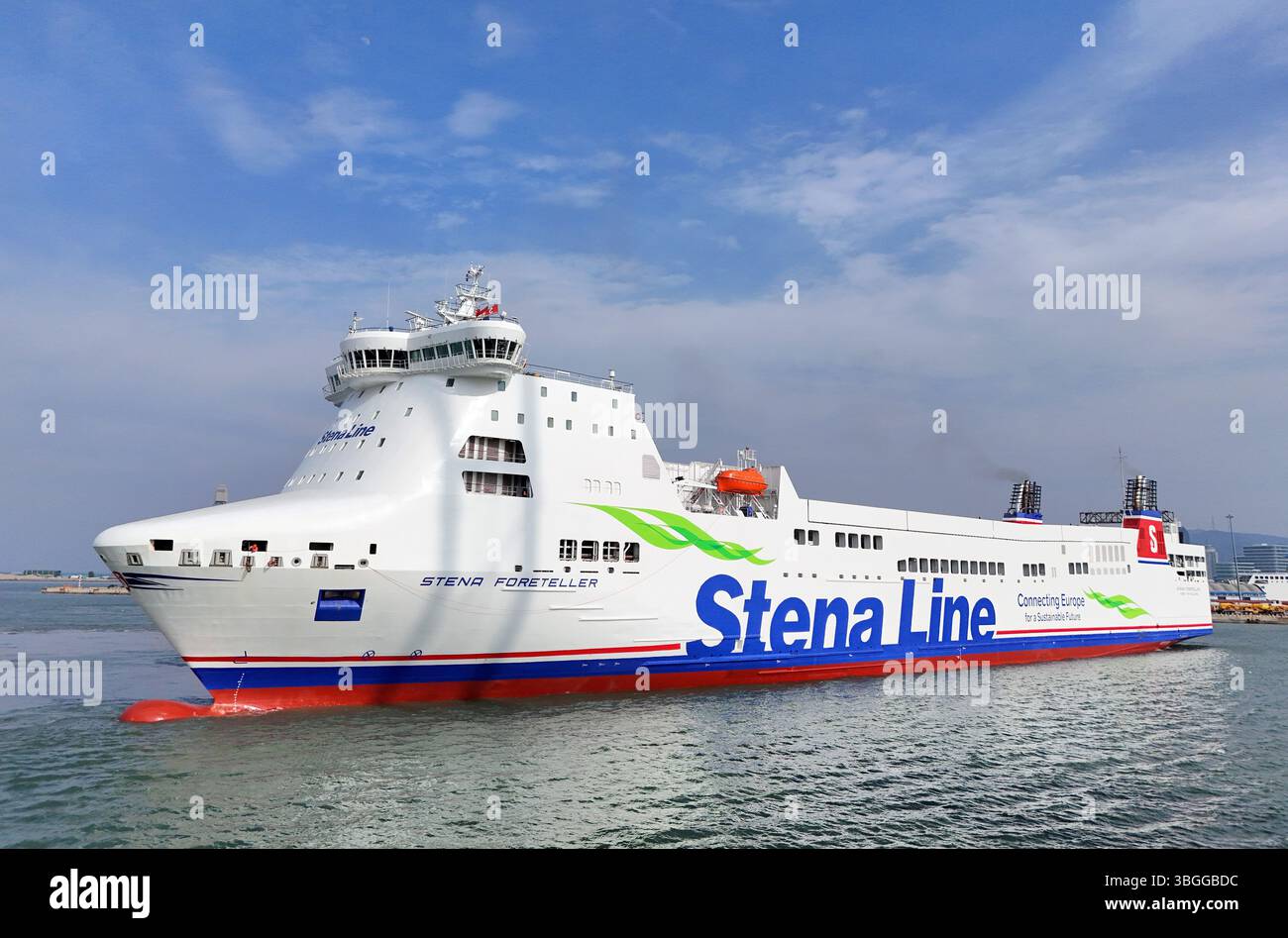 YANTAI, CHINA - JUNE 5, 2025 - The Ro-RO ship "Stena Foreteller ...