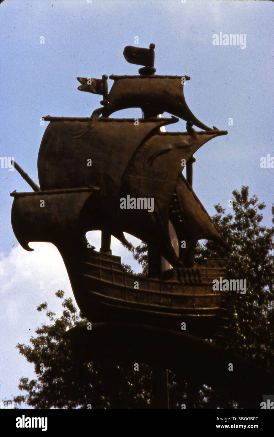 The sculpture 'Onward to New Horizon' by Ralph Menconi depicts the ...