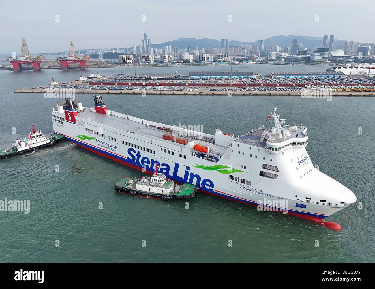 YANTAI, CHINA - JUNE 5, 2025 - The Ro-RO ship "Stena Foreteller ...