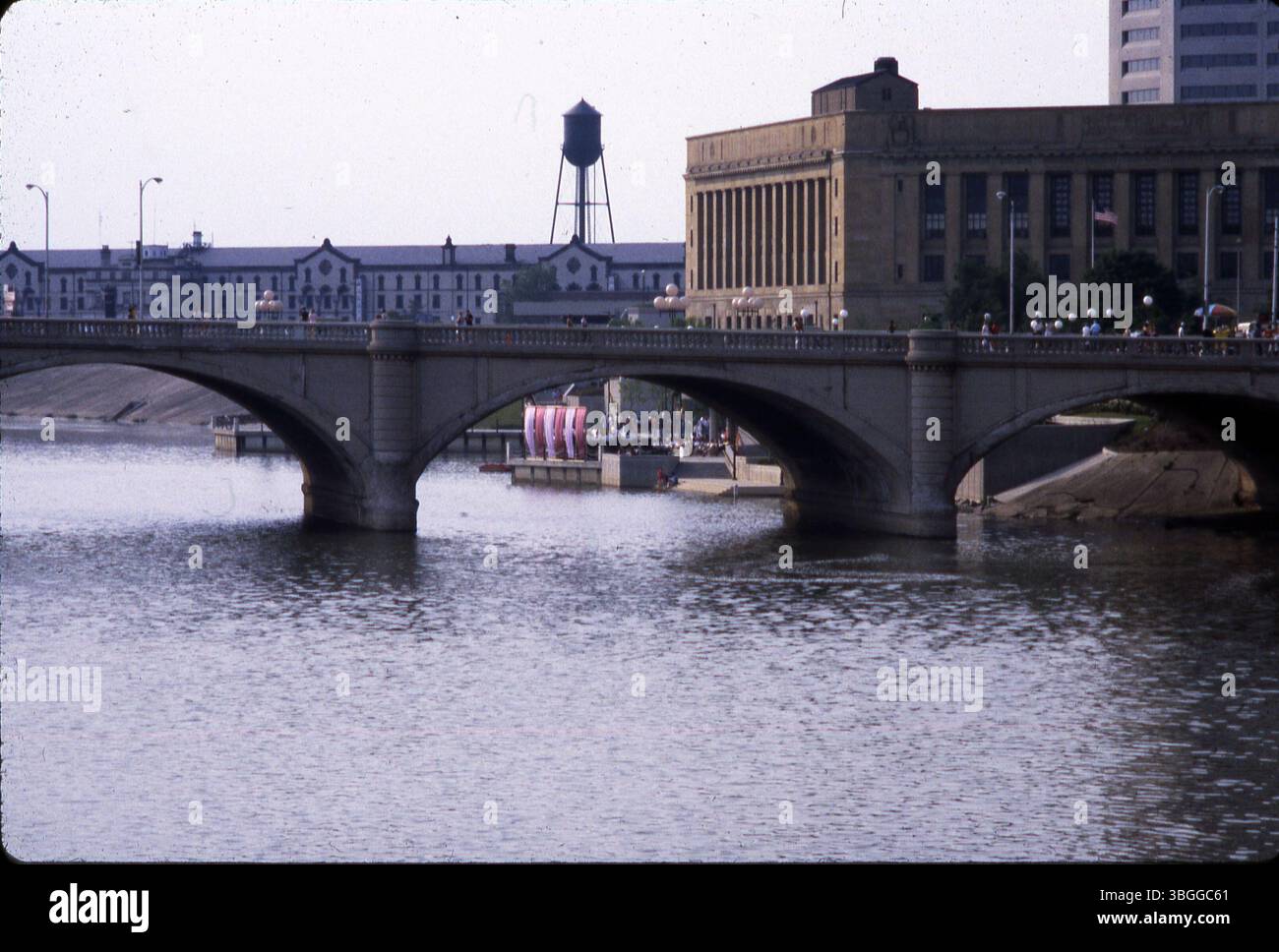 The Broad Street Bridge, built from 1918 to 1921, spans the Scioto ...