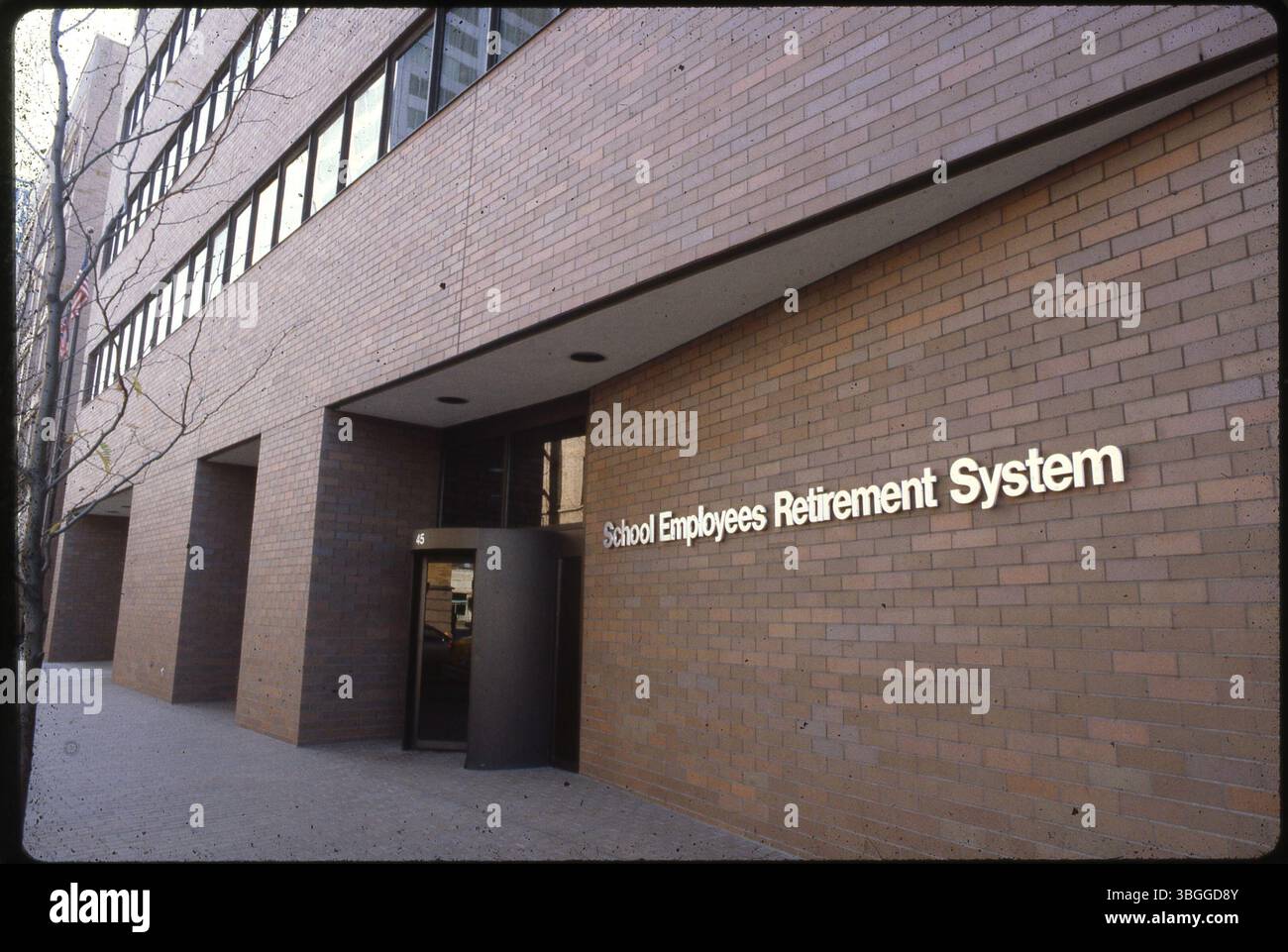 School employees retirement system building hi-res stock photography ...