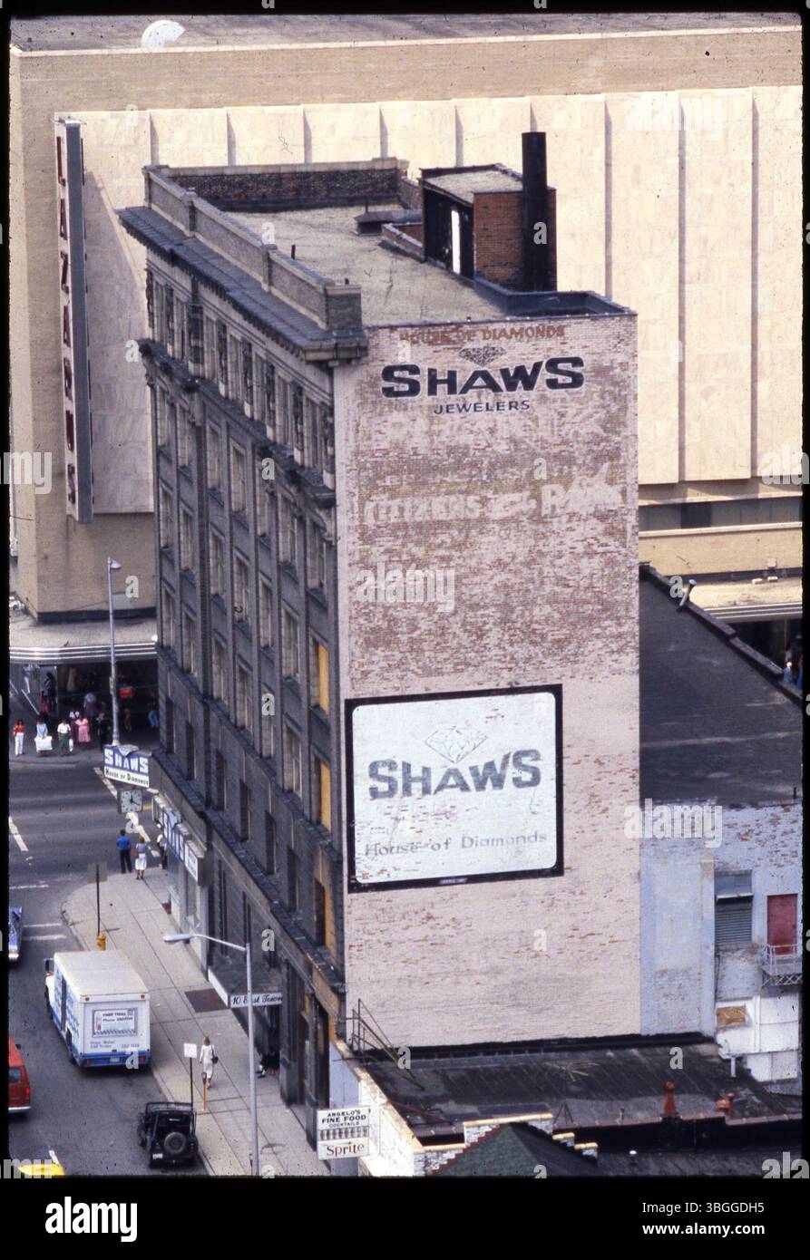 Shaws department store hi-res stock photography and images - Alamy