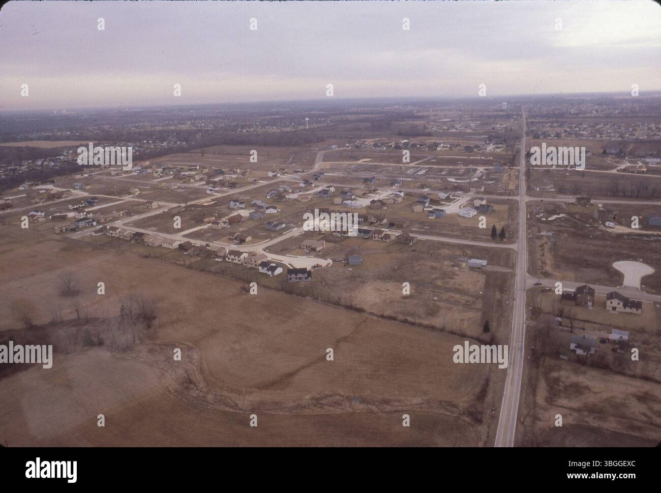 An aerial view of the Smoky Ridge Estates development in February 1981 ...