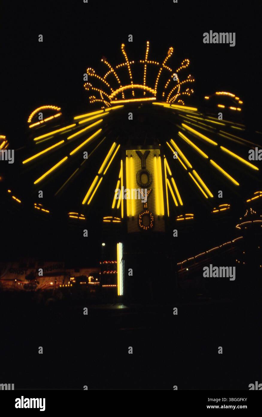 A night view of the Yoyo amusement ride at the Ohio State Fair. The ...