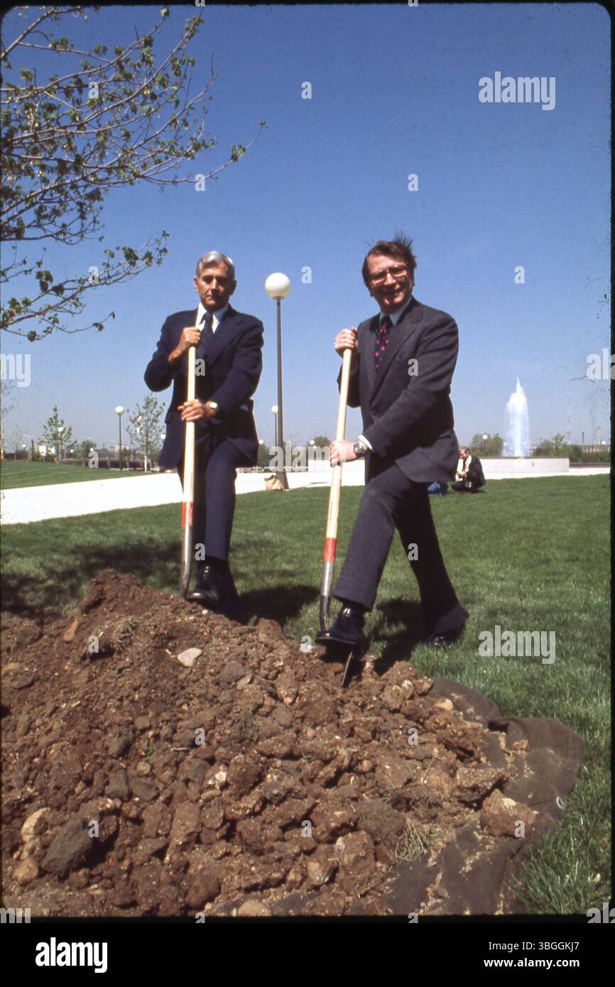Columbus Recreation and Parks director Mel Dodge (left) and Mayor Tom ...