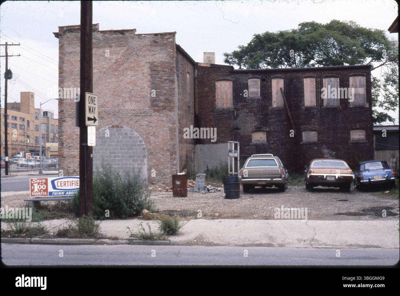 L shaped building hi-res stock photography and images - Alamy