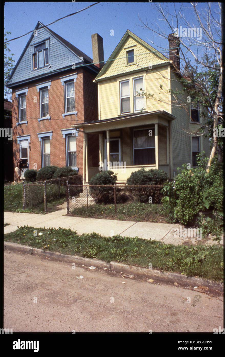 Small two story yellow house hi-res stock photography and images - Alamy