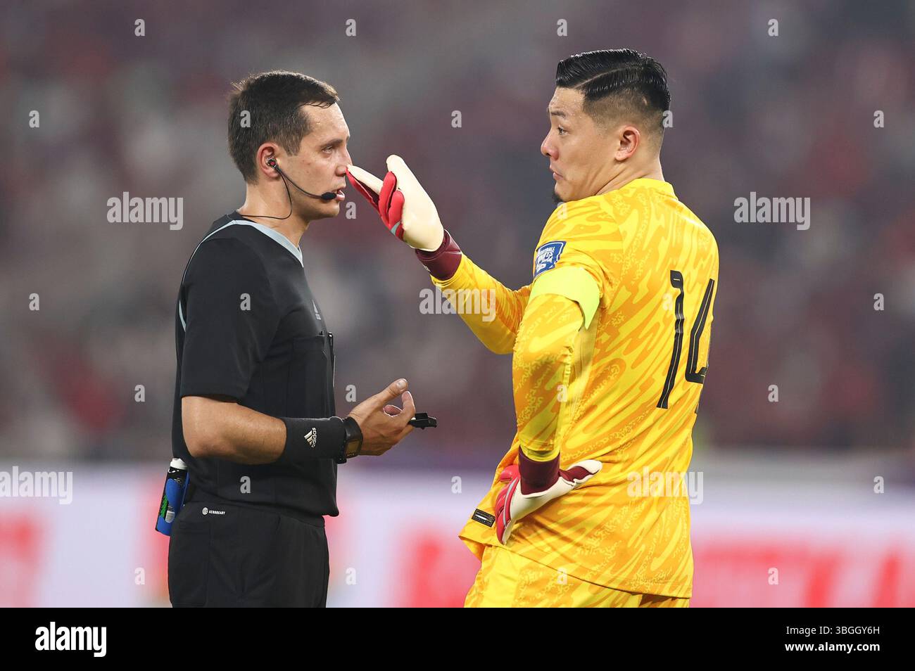 Jakarta, Indonesia. 5th June, 2025. Wang Dalei (R), goalkeeper of China ...