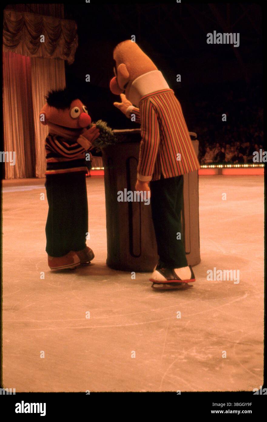 Bert and ernie sesame street hi-res stock photography and images - Alamy