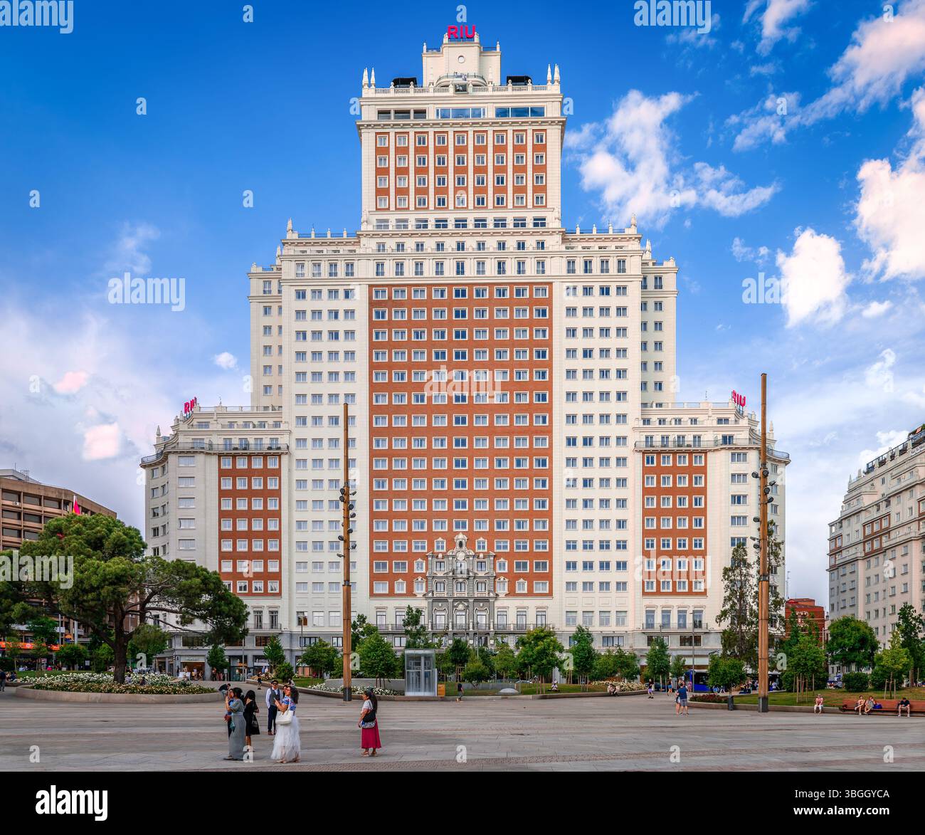 Madrid, Spain - May 30 2025: The iconic Edificio España building (now Hotel Riu Plaza España) at ...