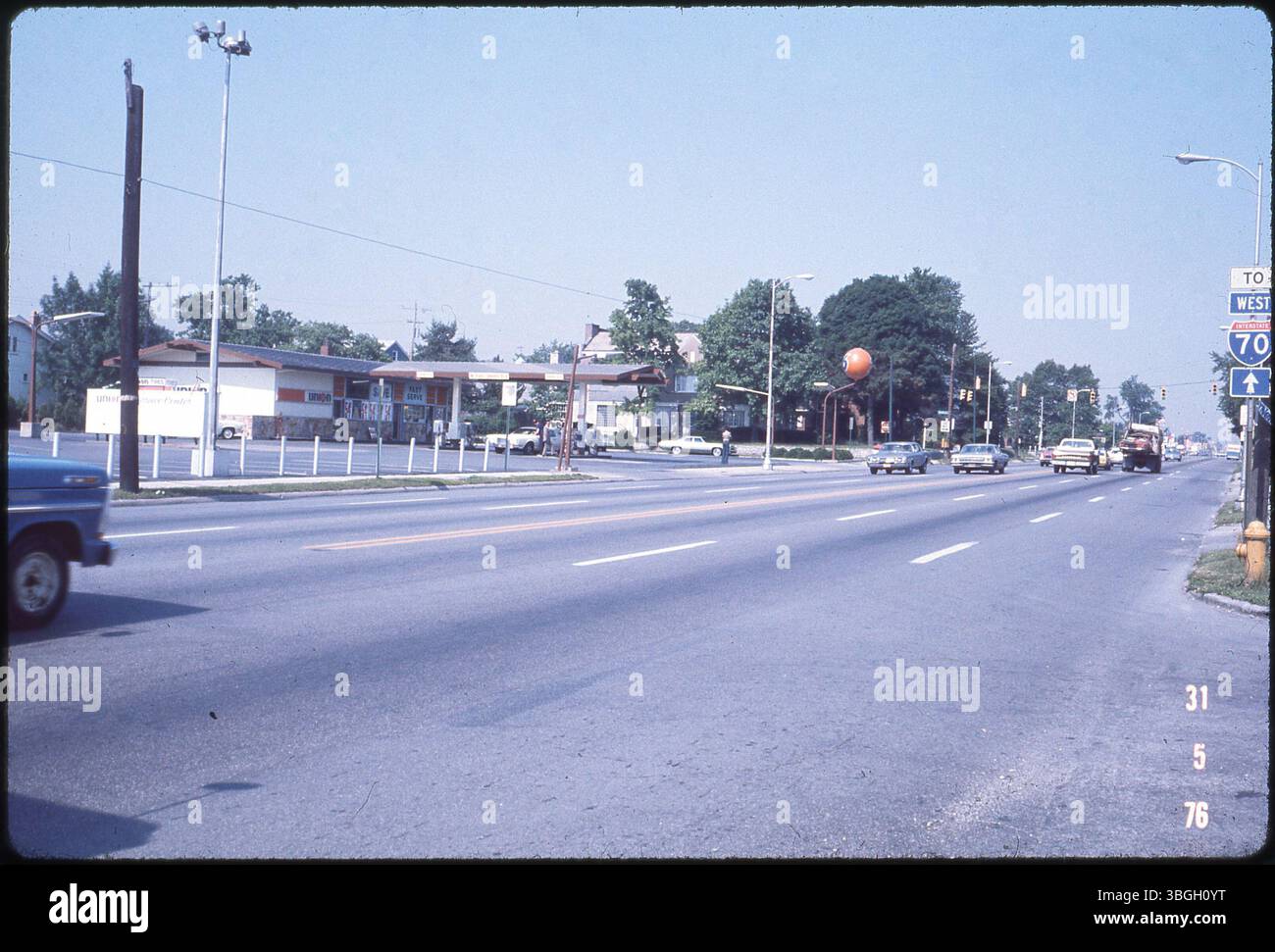 Union 76 gas station hi-res stock photography and images - Alamy
