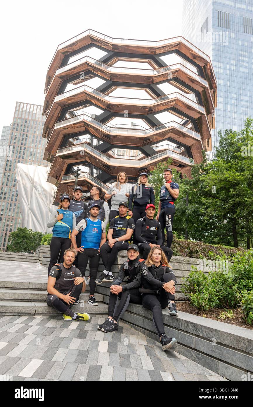New York, NY, June 5, 2025: Team representative pose in front of The ...