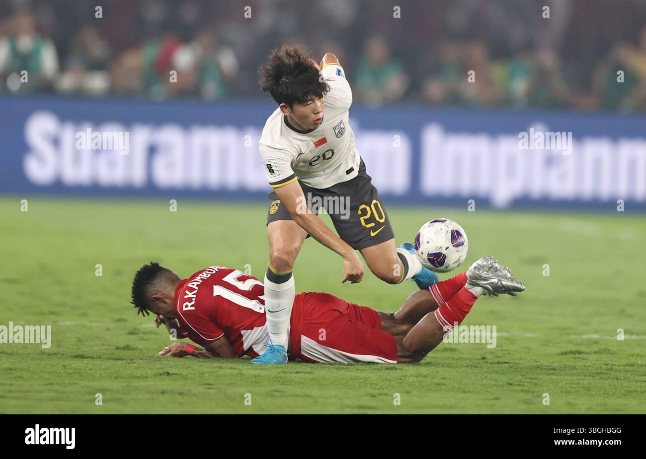 (250605) -- JAKARTA, June 5, 2025 (Xinhua) -- Liu Chengyu (Top) of ...