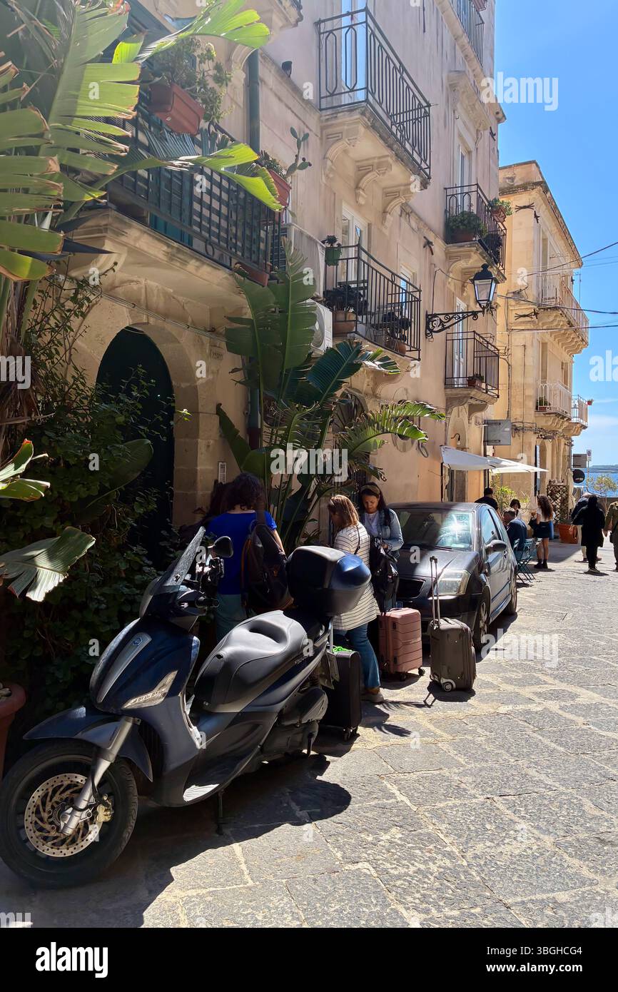 Streets quaint atmosphere hi-res stock photography and images - Alamy