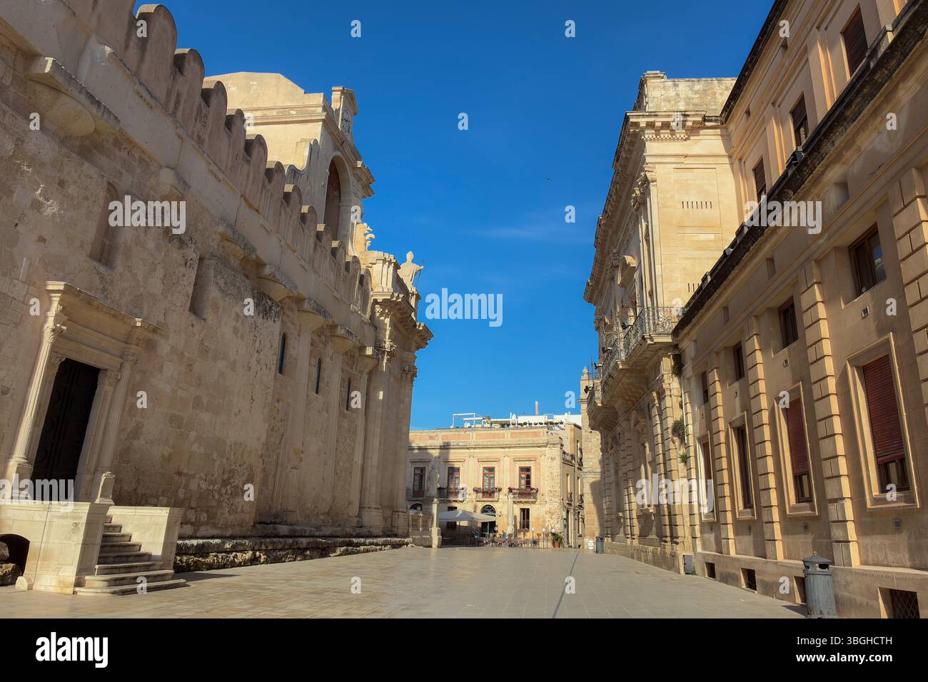 Piazza Minerva and Artemision Museum in Ortigia, Sicily Stock Photo - Alamy