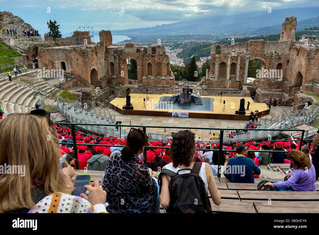 Taormina ruins greek theatre hi-res stock photography and images - Alamy