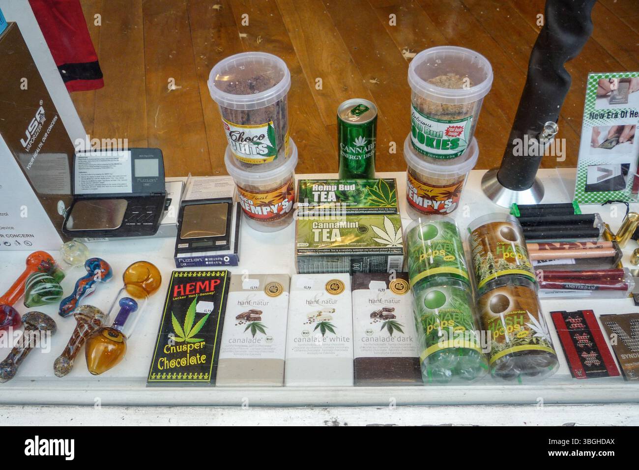 Quirky window display hi-res stock photography and images - Alamy