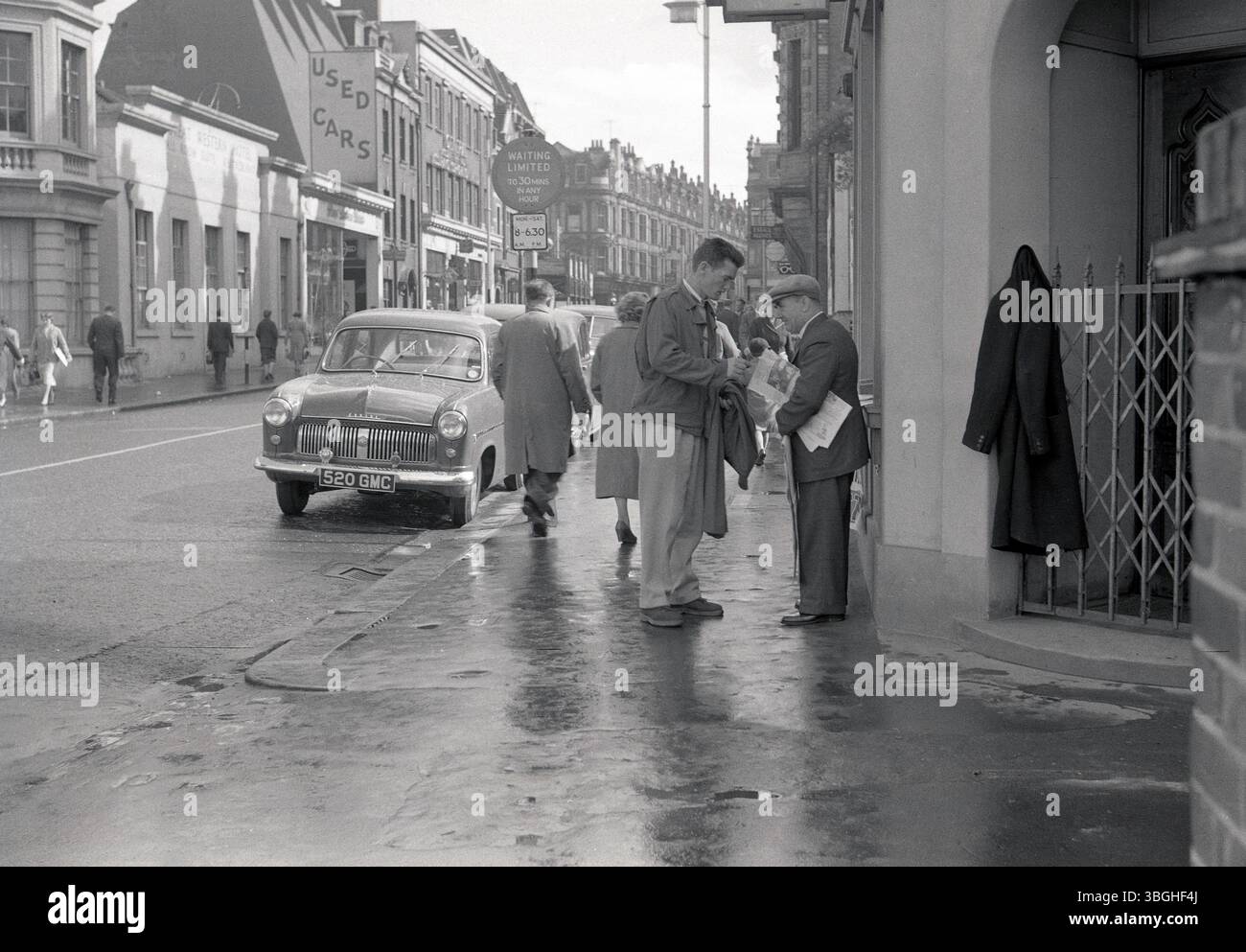 1950s historical man buying hi-res stock photography and images - Alamy