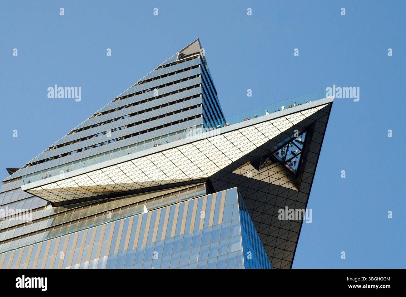 Platform edge hi-res stock photography and images - Alamy