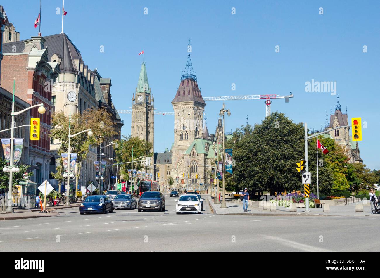 Morning traffic on Elgin Street in Ottawa Stock Photo - Alamy
