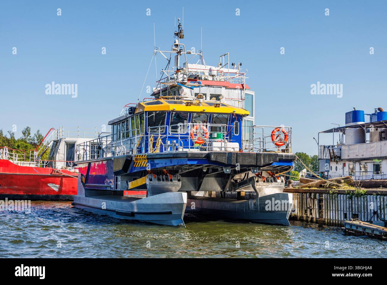 Modern pilot boat docking hi-res stock photography and images - Alamy