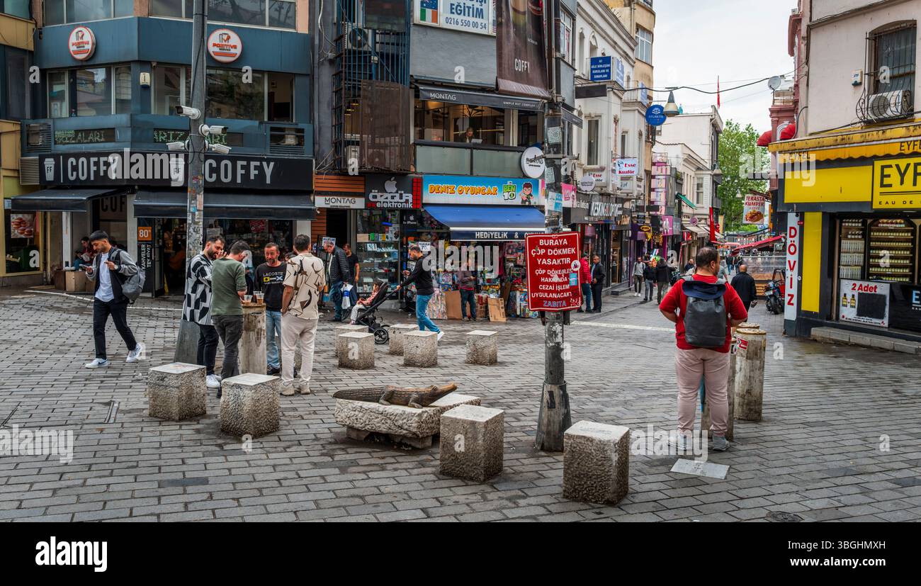Street scene in Kadikoy, Istanbul, Turkey Stock Photo - Alamy