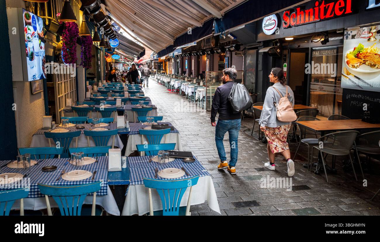 Street scene in kadikoy hi-res stock photography and images - Alamy