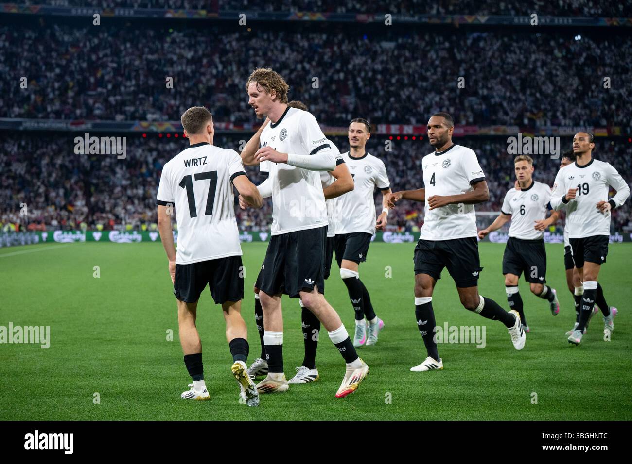 Florian Wirtz (Deutschland, #17), Nick Woltemade (Deutschland, #11 ...