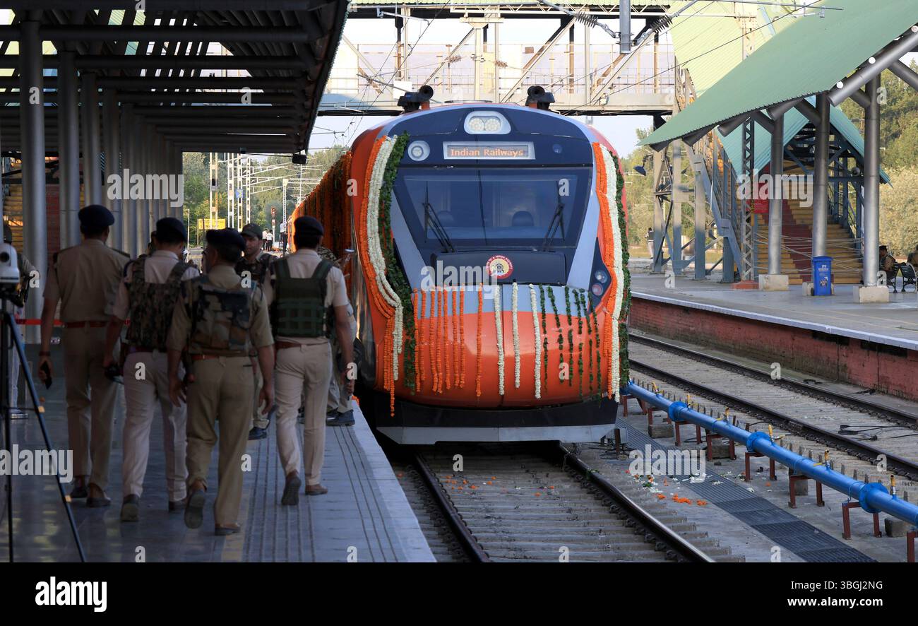 Srinagar, Jammu And Kashmir, India. 5th June, 2025. Vande Bharat train ...