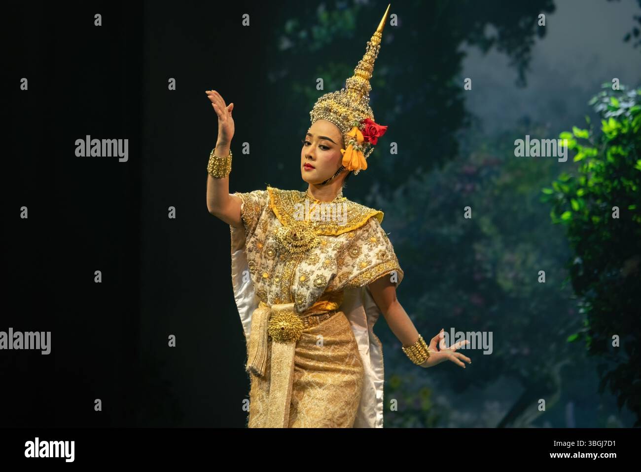 Dancer at Thai masked dance drama performance in Bangkok Thailand Stock ...