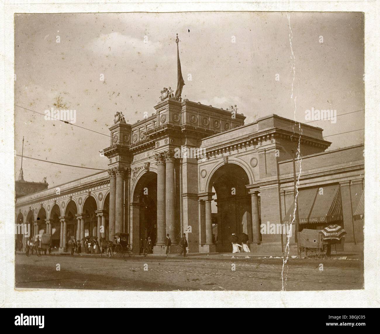 Columbus Union Station's facade, designed by Daniel Hudson Burnham and ...