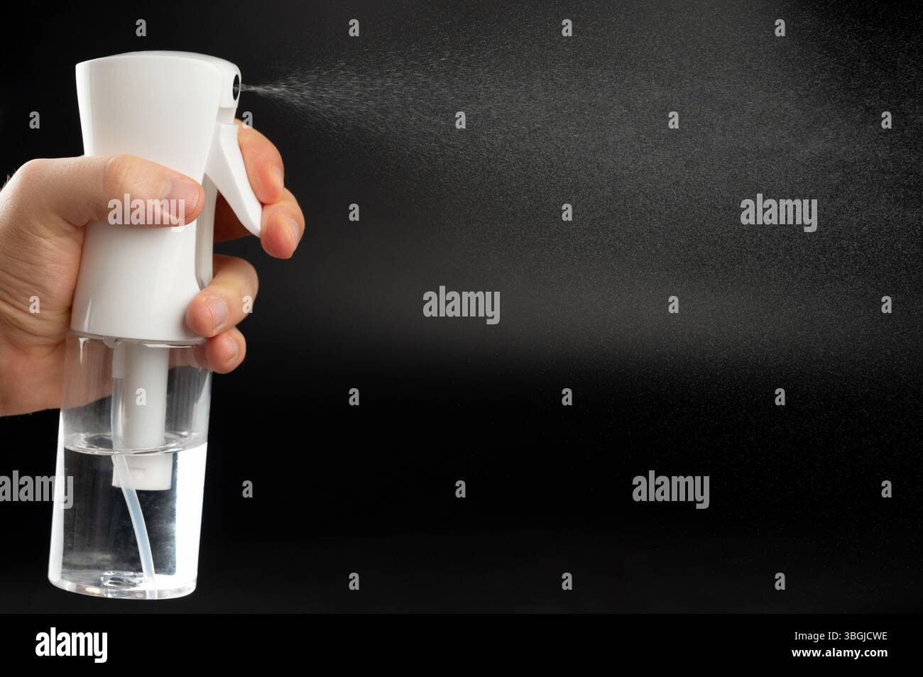 Close up of hand squeeze spray water bottle side view Stock Photo - Alamy