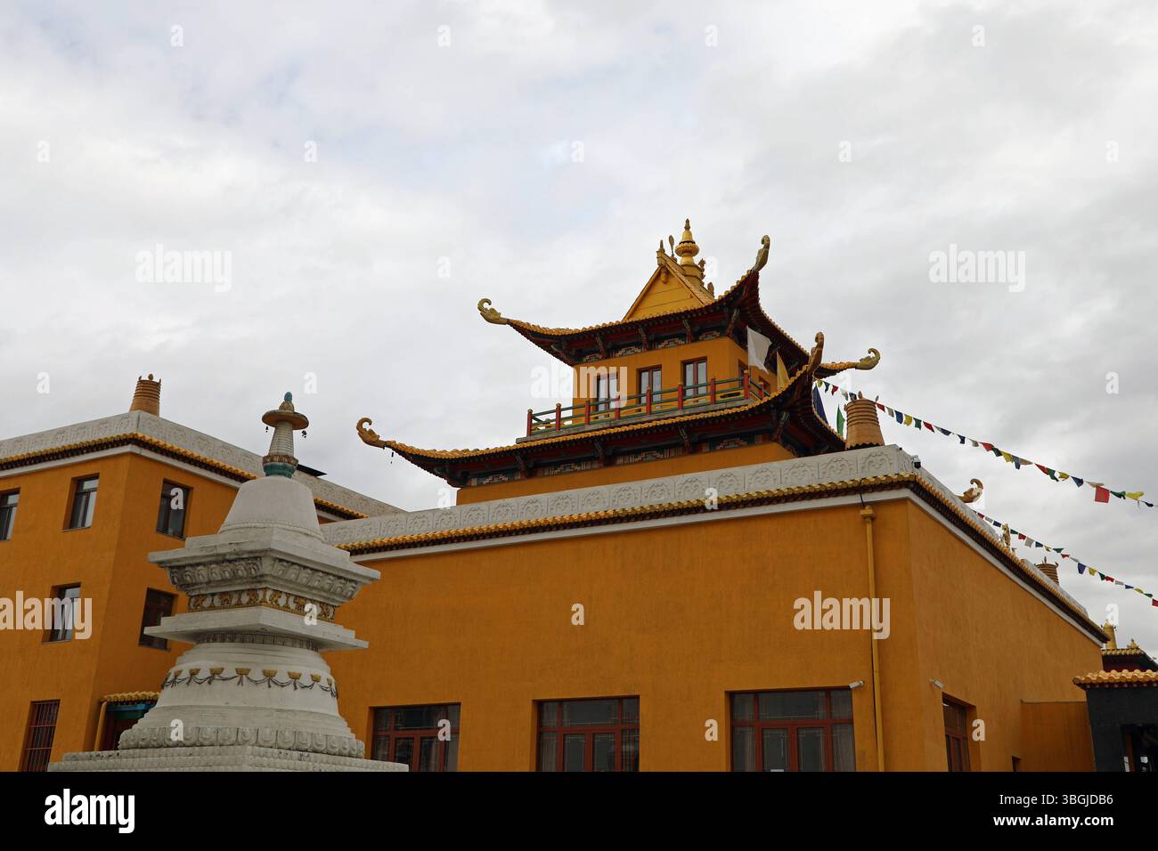 Buddhist monastery gandantegchinlen monastery hi-res stock photography ...