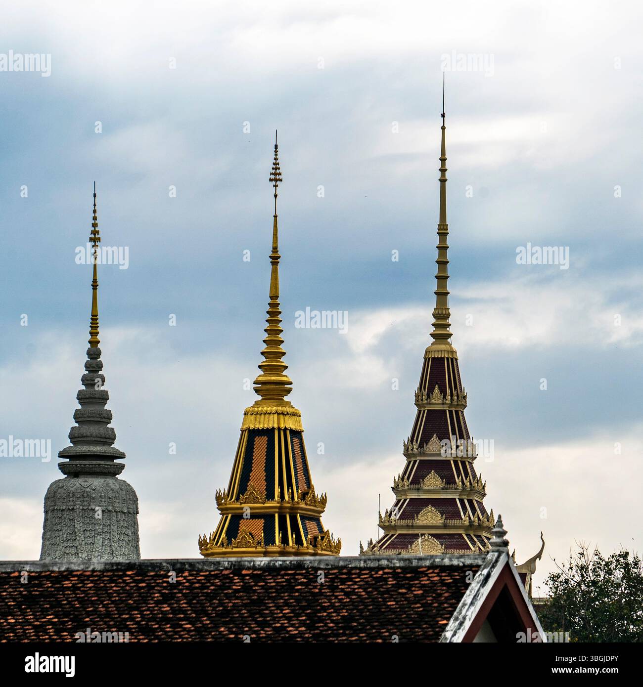 People of varying heights hi-res stock photography and images - Alamy
