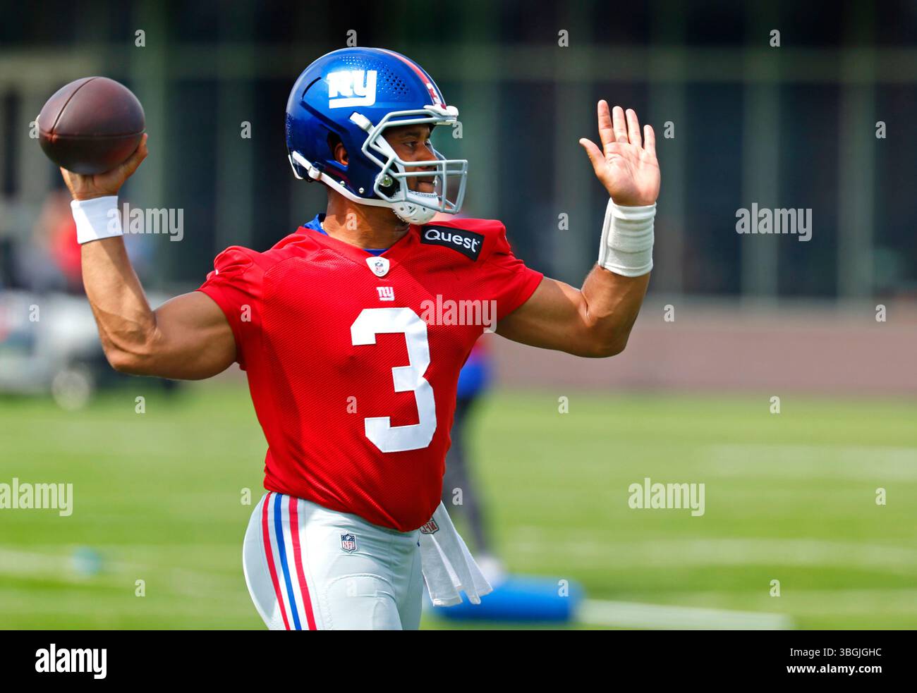 New York Giants quarterback Russell Wilson (3) throws a pass during NFL ...