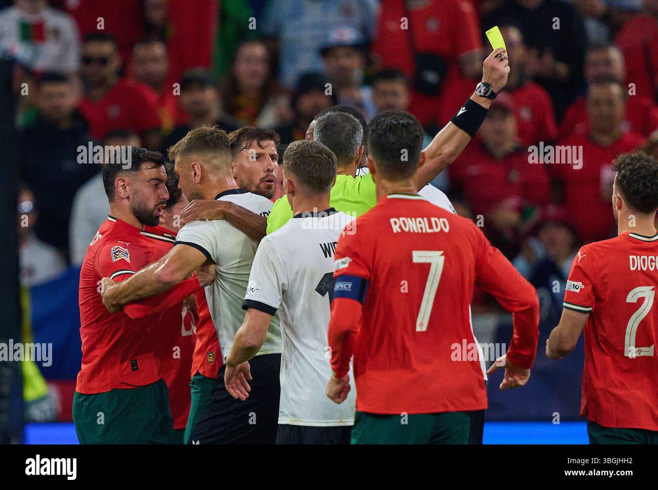 Bruno Fernandes, Por 8 aggressive against Niclas Fuellkrug, Füllkrug, DFB 9 , Jonathan Tah, DFB ...