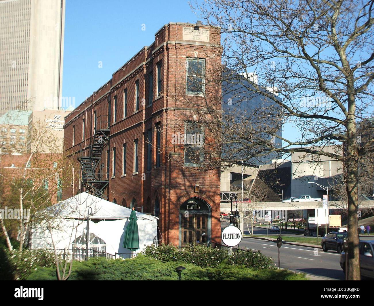 This 1914 photograph of the Higgins Building in Columbus, Ohio, depicts ...