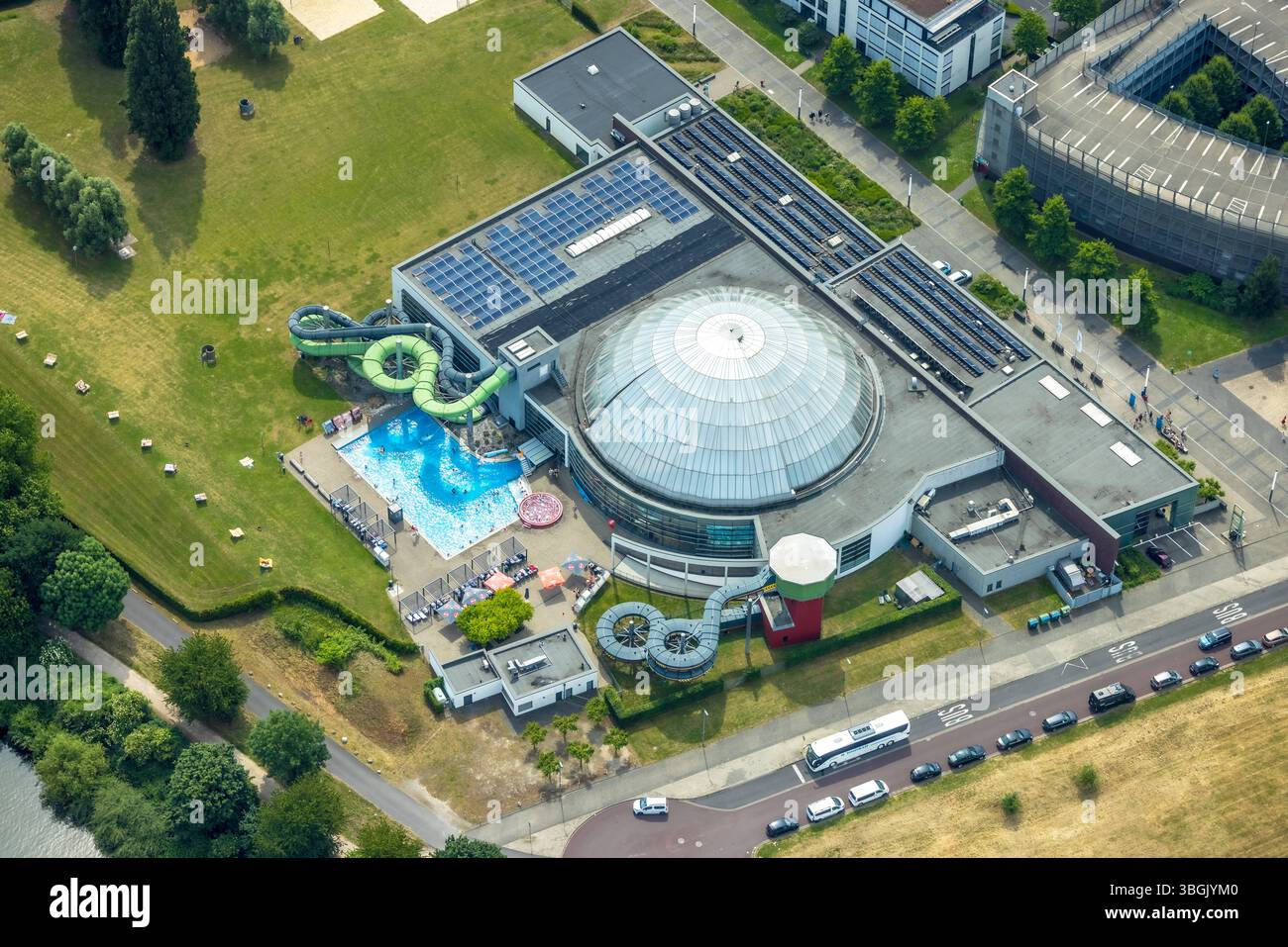 Luftbild, AQUApark Oberhausen Erlebnisbad, Freibad mit Wasserrutsche ...