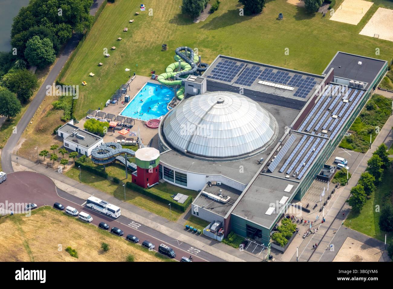 Luftbild, AQUApark Oberhausen Erlebnisbad, Freibad mit Wasserrutsche ...