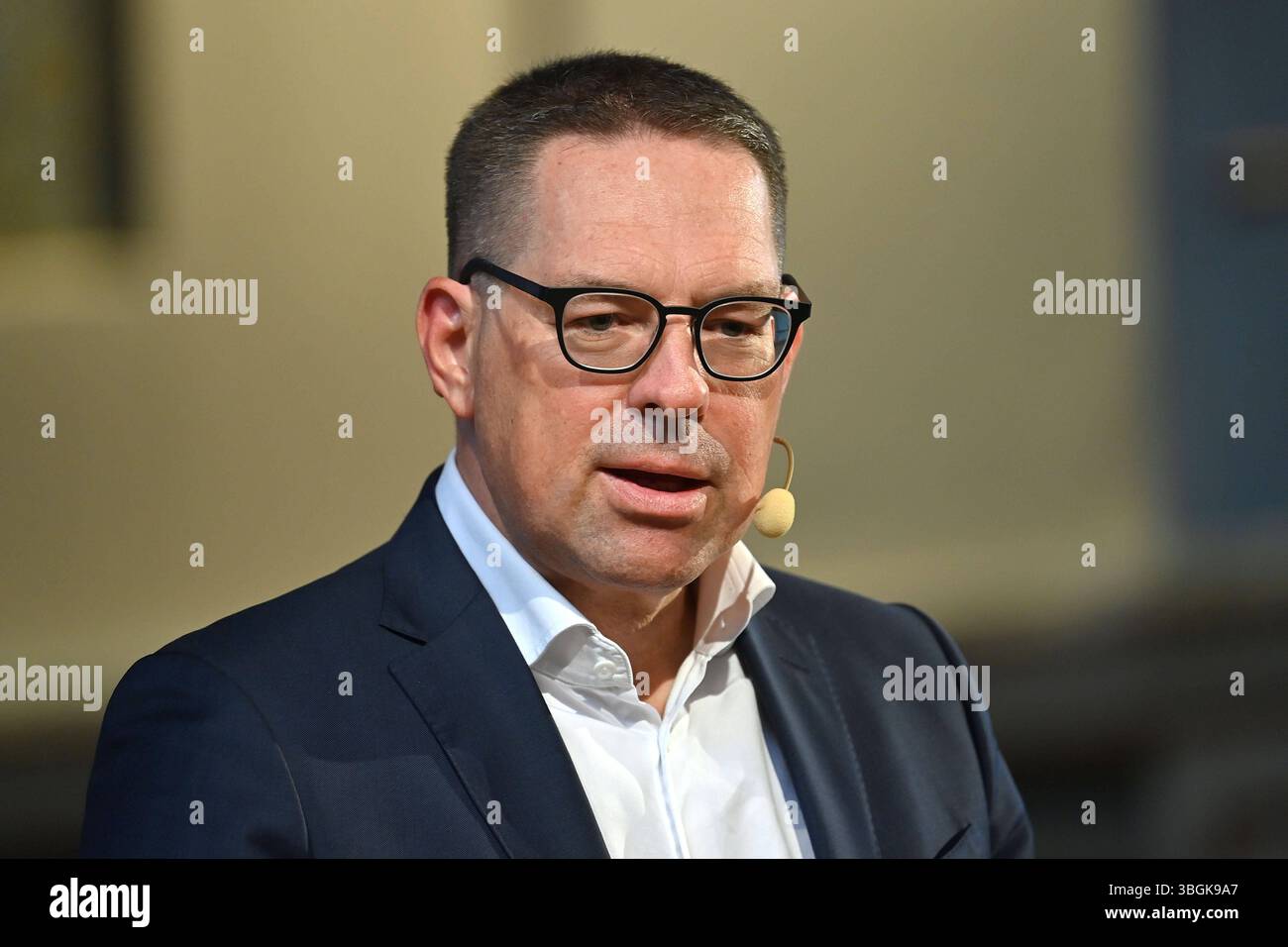 Gerd Chrzanowski Leiter,Komplementaer der Schwarz Gruppe, Einzelbild,angeschnittenes Einzelmotiv ...