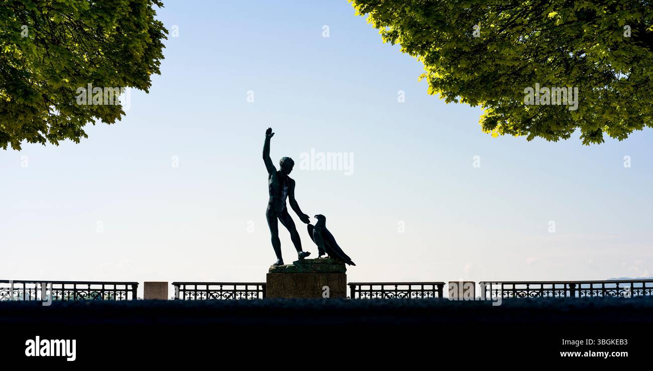 Switzerland, Bürkliplatz Zurich, statue of Ganymede, silhouette Stock ...